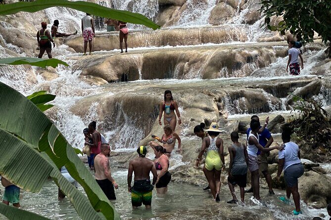 Horseback ride Dunns River and Blue hole with transport included - FAQ