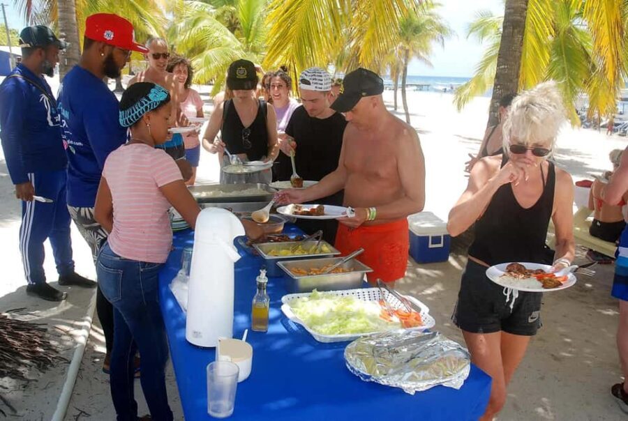 La Romana: Saona Island Boat Tour with Lunch - What Makes This Tour Stand Out?