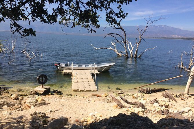 Lake Enriquillo - The Allure of Natural Pools and Lunch