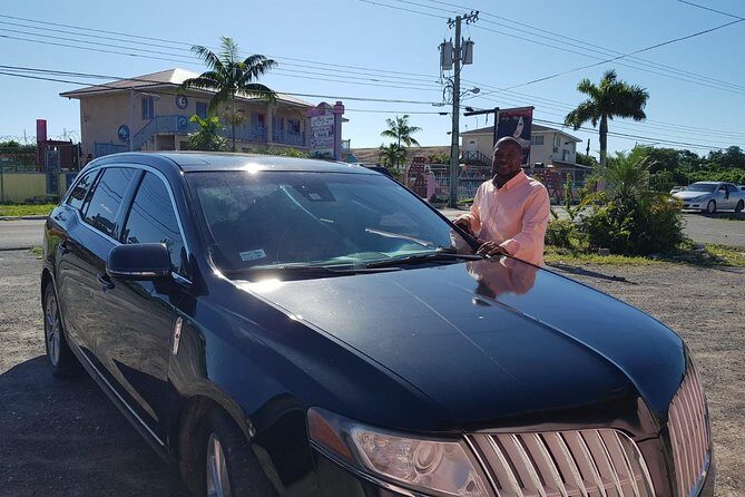 Luxury MKT Town Car Private Roundtrip Transfer - What to Expect When You Book