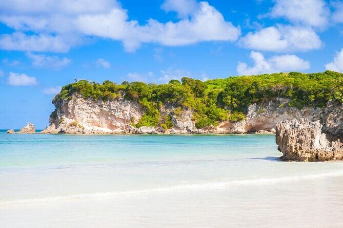 Majestic Hacienda visits the Bonao Mountain and the Anamuya River - Transportation and Group Size