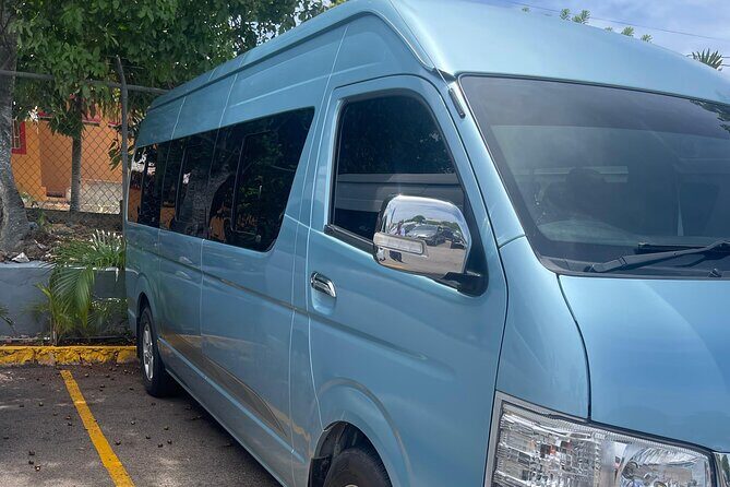Montego Bay Airport and Hedonism II Private Shuttle - What the Transportation Looks Like