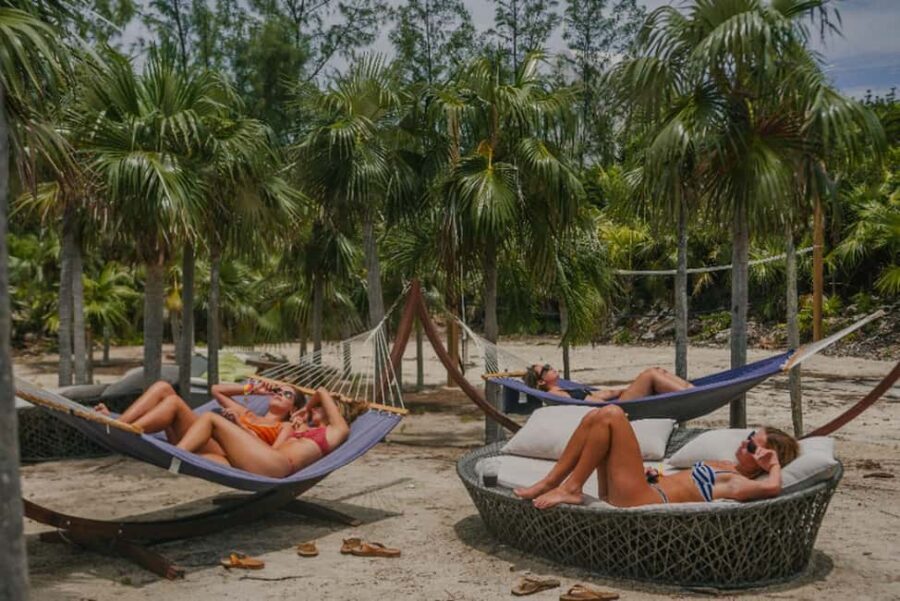 Nassau: Rose Island's Sand Dollar Beach Resort - Arrival at Sand Dollar Beach Resort