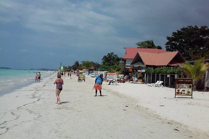 Negril 7 Miles Beach and Ricks Cafe Tour from Montego Bay - The Benefits of Going with a Guided Tour