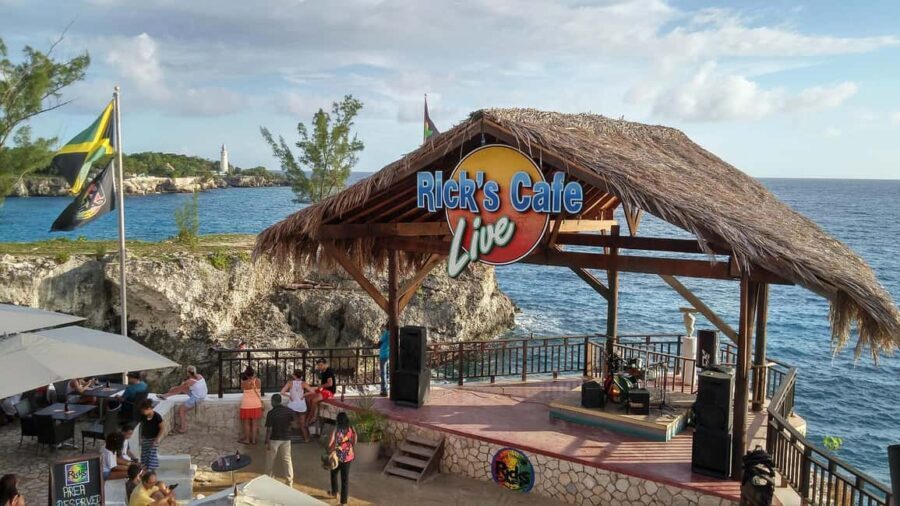 Negril: Seven Mile Beach, Craft Market, and Ricks Café Tour - The Craft Market: A Taste of Local Culture