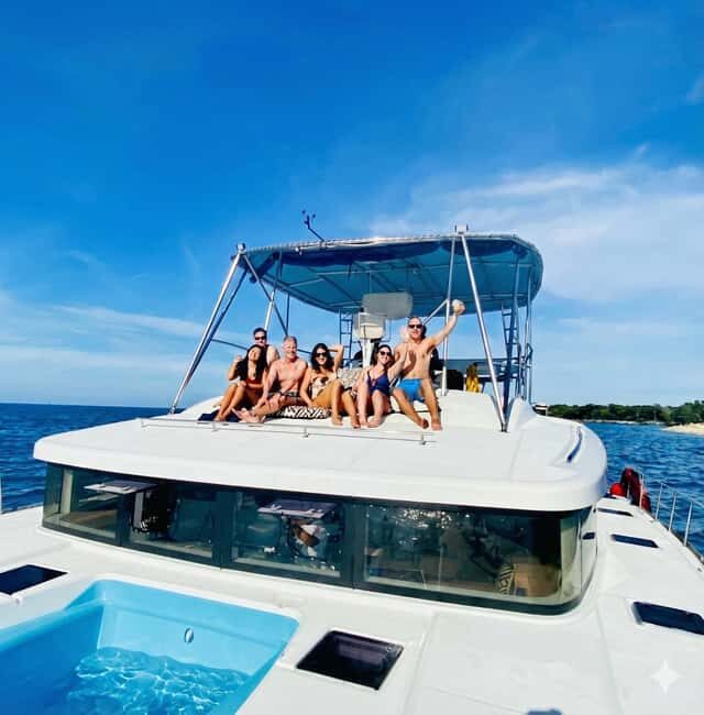 Party boat Catamaran: Lunch Drinks & Jacuzzi Puerto plata - A Closer Look at the Catamaran Experience