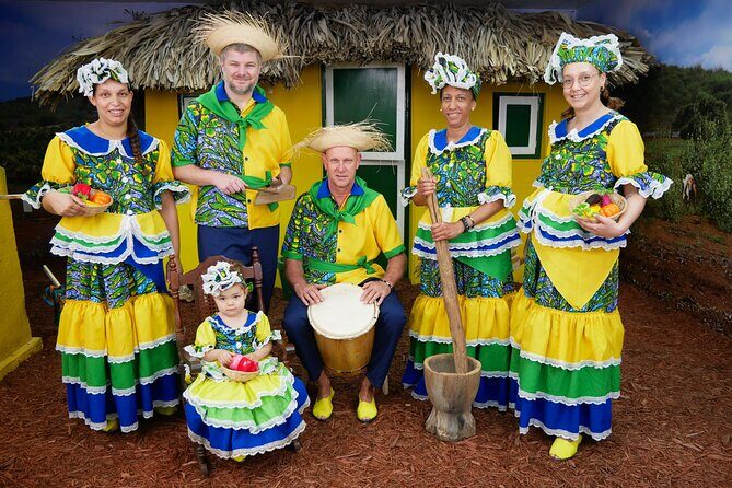 Photoshoot Activity with Traditional Curacao Attire - What to Expect During the Experience
