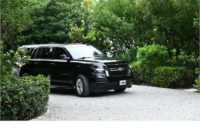 Private Luxury Transfer to/from Airport Turks and Caicos - The Vehicle and Amenities