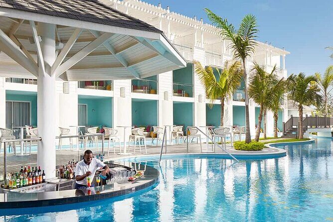 Private Montego Bay Jamaica Airport Transfer to Hotels in Negril - What to Expect at the Airport