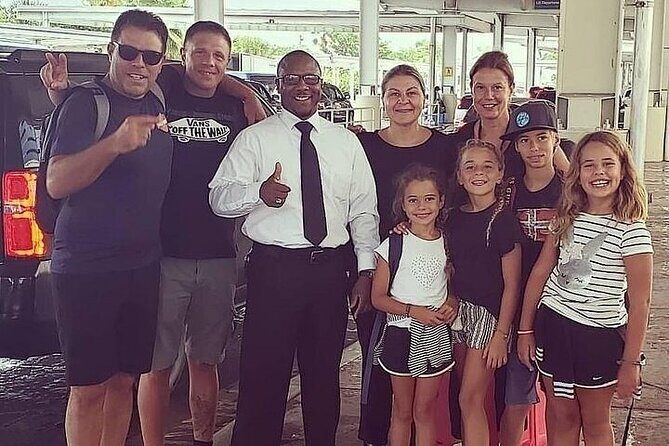 Private Roundtrip Minibus Transfer to Downtown Nassau - The Experience: What You Can Expect