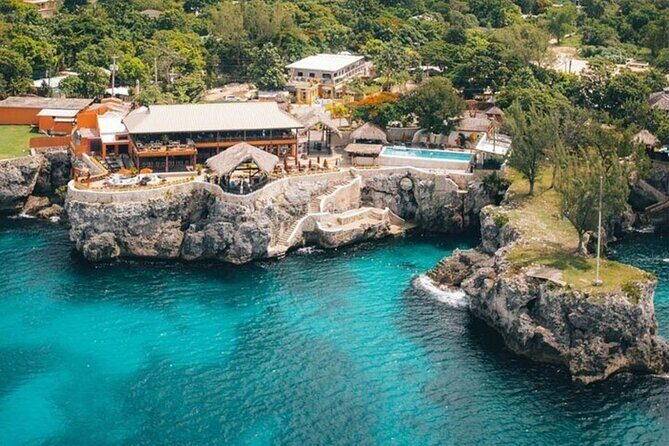 Private Roundtrip Transfer from Montego Bay to Negril Rick's Cafe - Value for Money