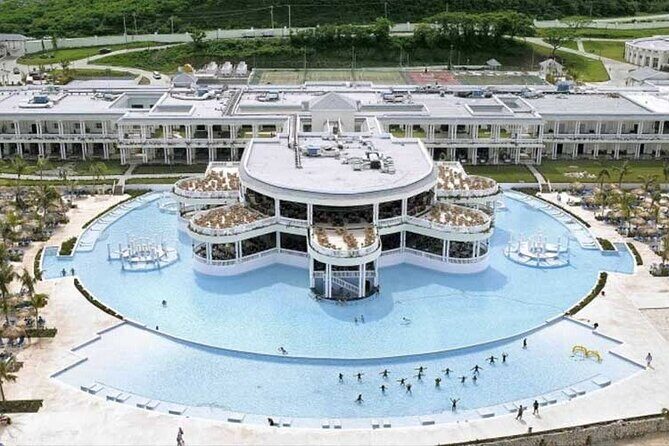 Private Sangster Airport Transfer to Grand Palladium Resort - The Value of a Private Transfer