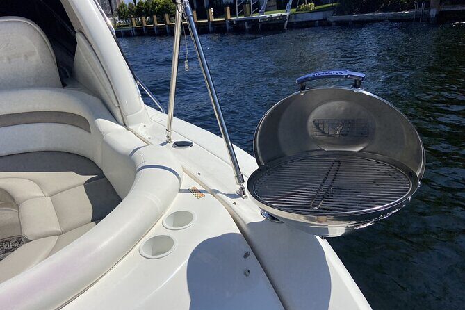 Private Yacht in Punta Cana, Unlimited Drinks and HipHop Music - An In-Depth Look at the Yacht Tour