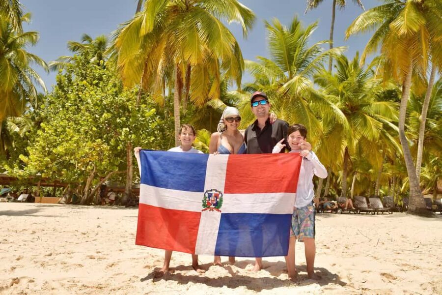 Punta Cana: Saona Island Private Yacht Tour with Snorkeling - Detailed Breakdown of the Itinerary