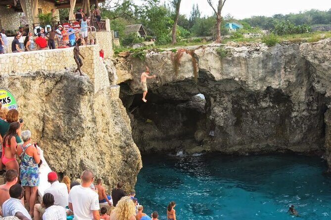 Rick's Cafe and Seven Mile Beach Private Transportation - Who Will Love This Tour?