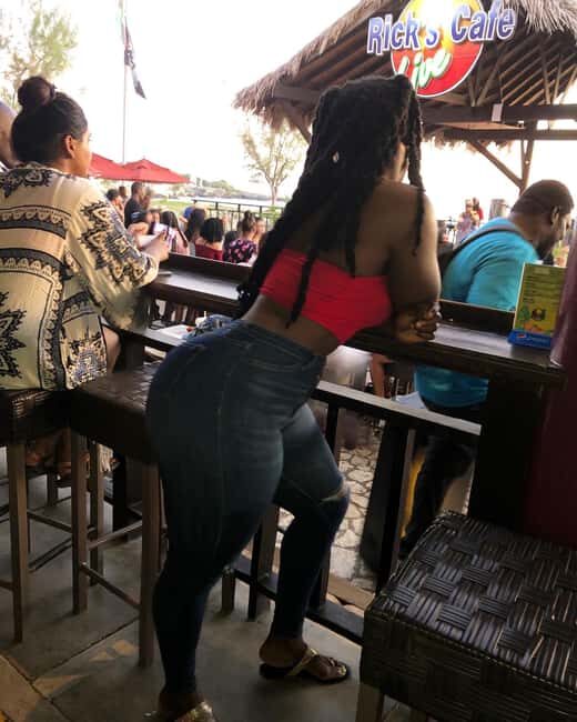 Ricks Cafe and Shopping Private Tour - Key Points