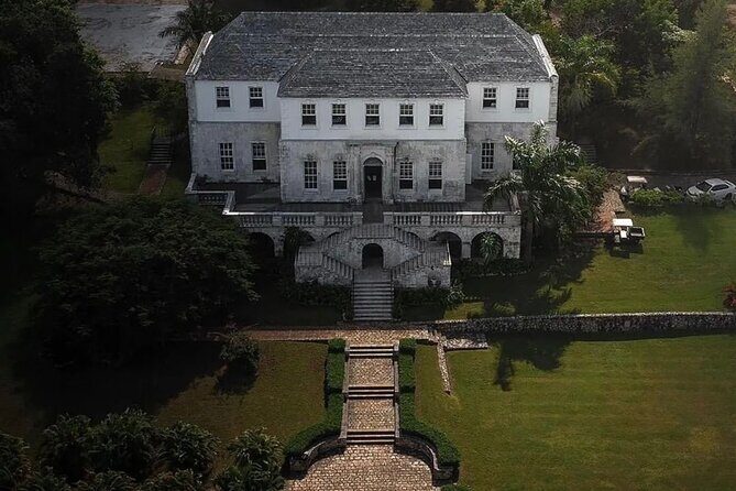 Rose Hall Great House and Scotchies Private Tour from Montegobay - Scotchies: A Taste of Jamaica’s Jerk Culture