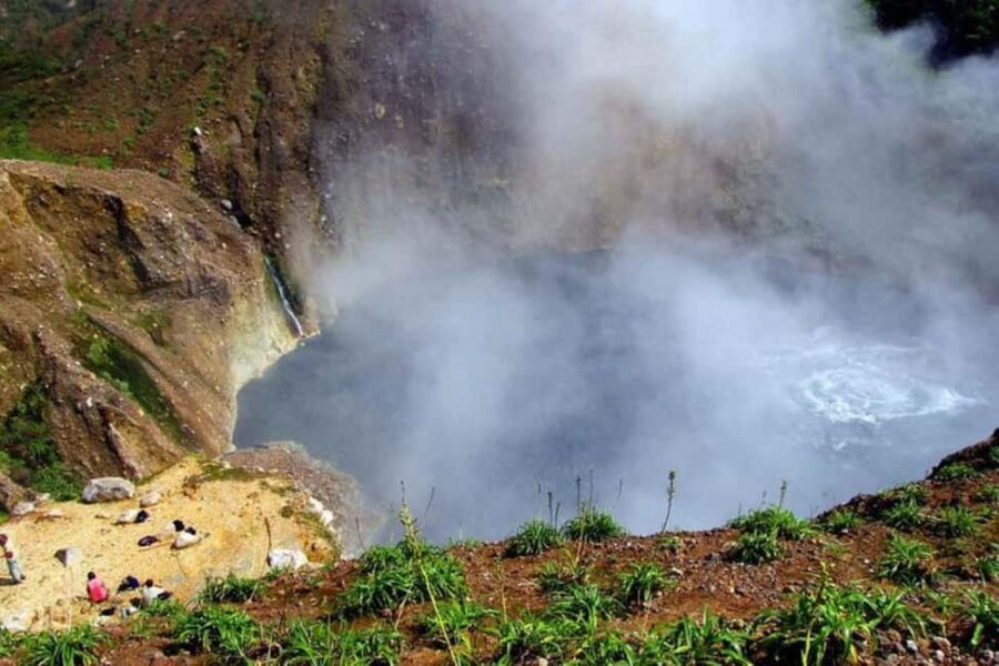 Roseau: Boiling Lake Challenge Hiking Tour with Local Guide - Is This Tour Worth the Price?