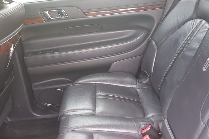 Round trip Airport Private Transfer (Nassau Limousine) - In-Depth Look at the Experience