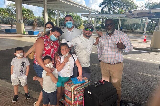 Round Trip Private Airport To Hotel Transfer in Nassau - Detailed Breakdown of the Experience