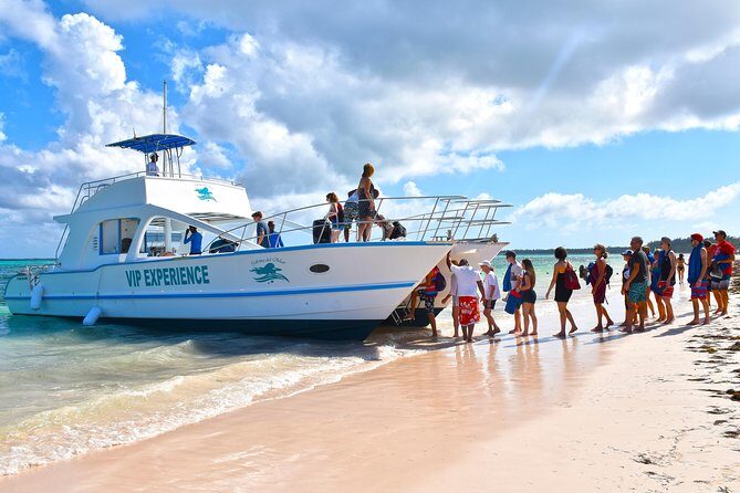 Sabina del Mar Party Boat VIP - The Sum Up