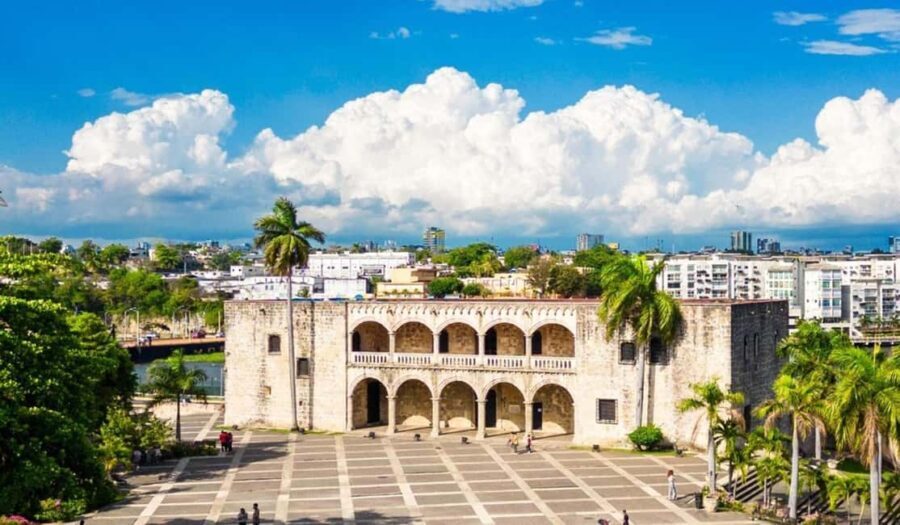 Santo Domingo: Colonial Zone and Los Tres Ojos Tour - Visiting the Columbus Lighthouse and Fortress
