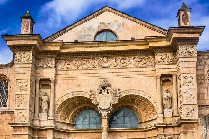 Santo Domingo : Private City Tours + Beach Day with Lunch - Exploring the Malecon and Government Buildings