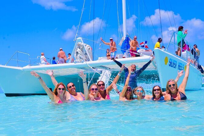 Saona Catamaran Cruise with Lunch and Natural Swimming Pool - Palmilla Natural Pool