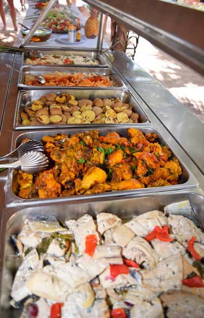 Saona Island: Full-Day Tour with Snorkeling and Lunch - Food, Drinks, and Atmosphere