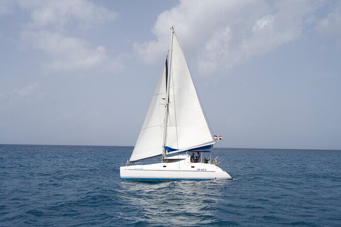 Saona Snorkel Private Cruise with Food and Drinks - On-Board Amenities and Food