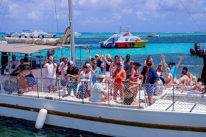 Shared Family Snorkeling Boat with Drinks and Snacks - Transportation and Comfort