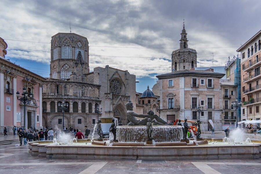 Plaza de la Virgen with Turia fountain and Valencia Cathedral