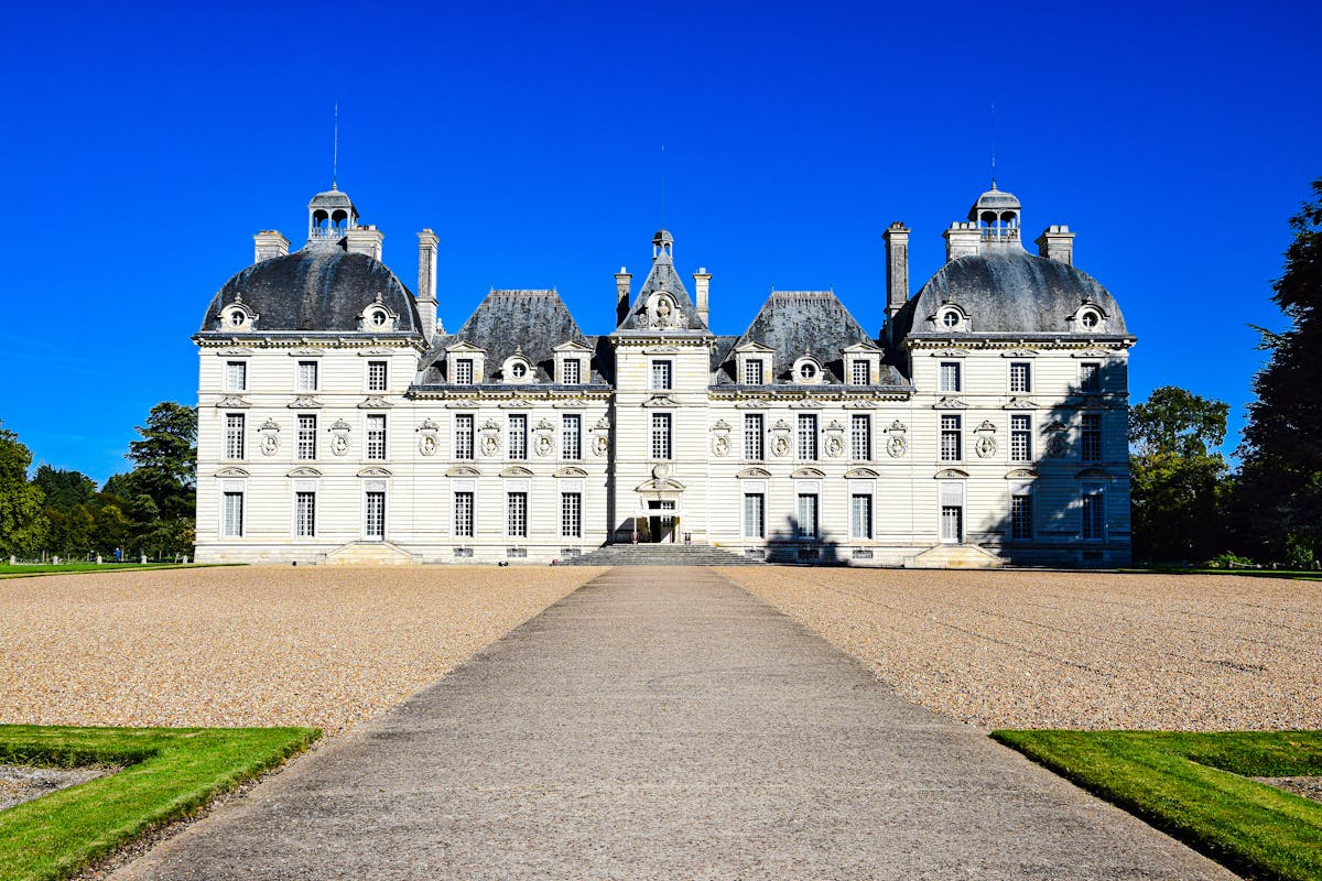 Chateau de Cheverny with manicured lawn in the Loire Valley
