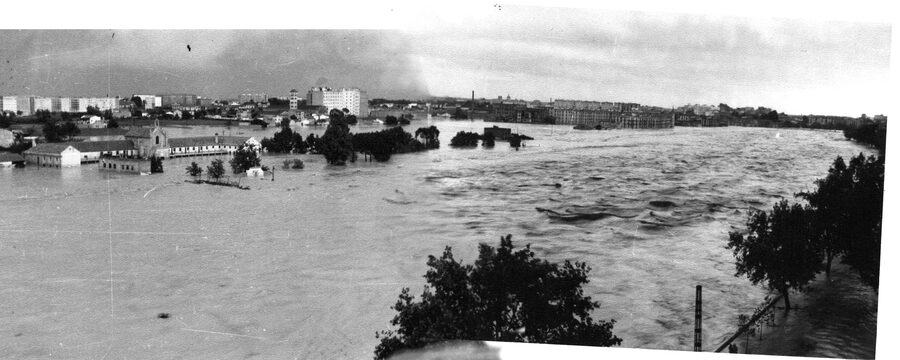 Historical photograph of Valencia flooded by the Turia river in October 1957