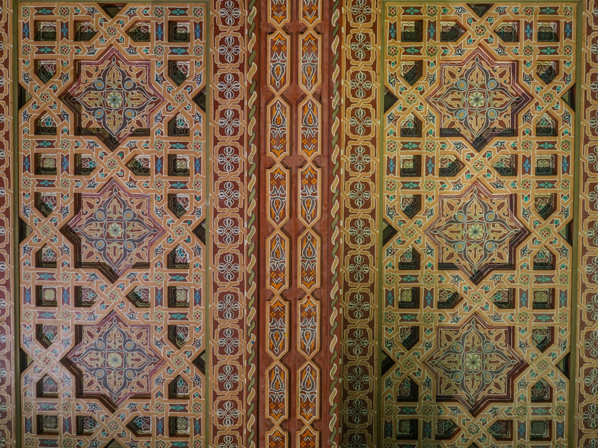 Intricate geometric Moorish wall pattern