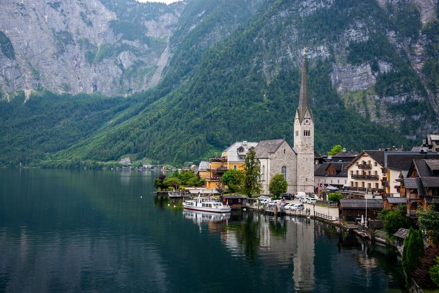 Autumn colours around Hallstatt mountains