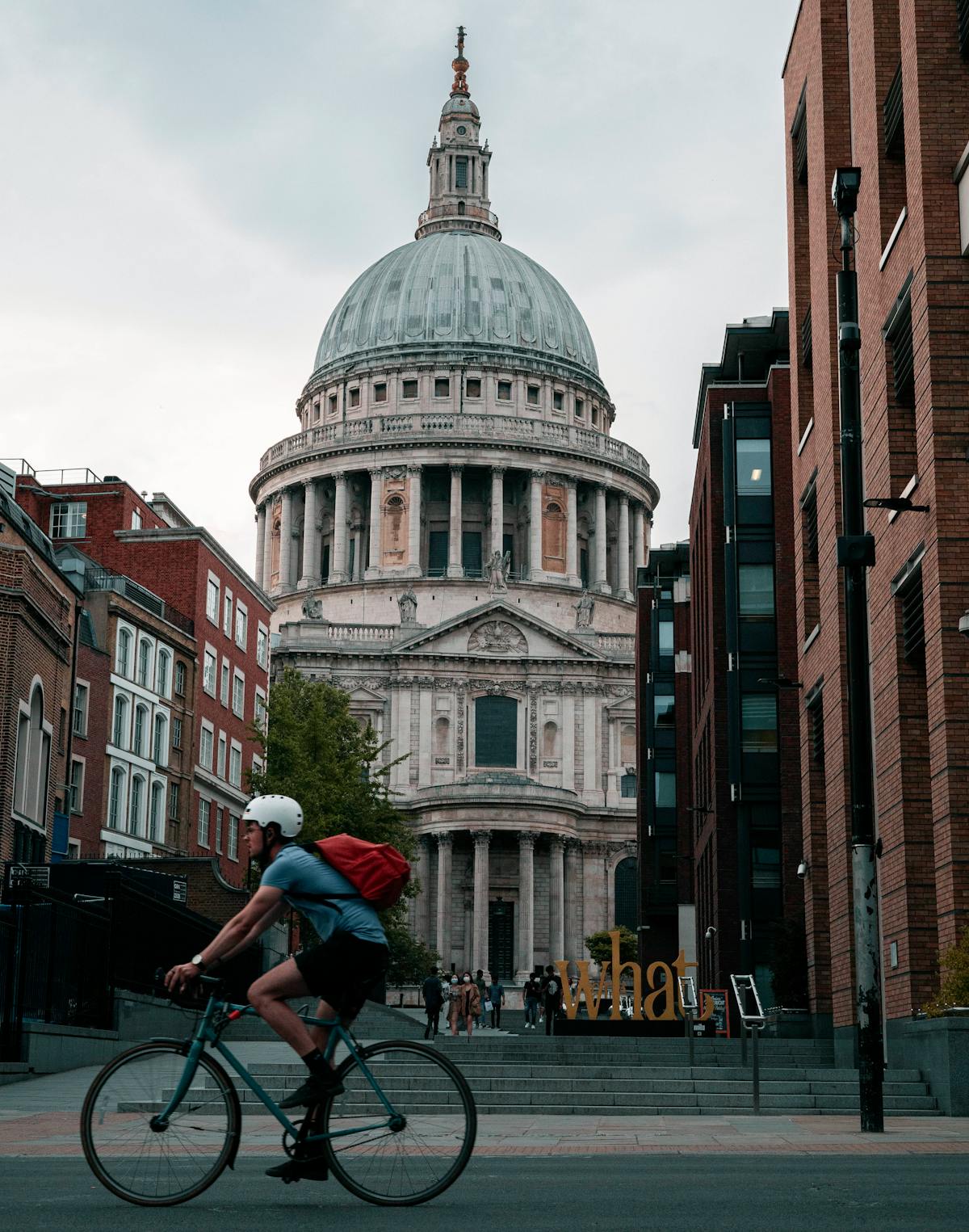 Street view near St Paul's Cathedral