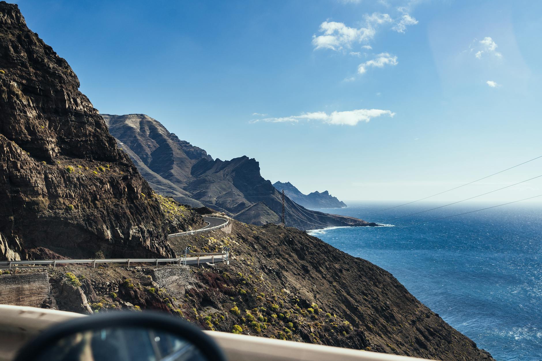Coastal road on Gran Canaria with stunning ocean views
