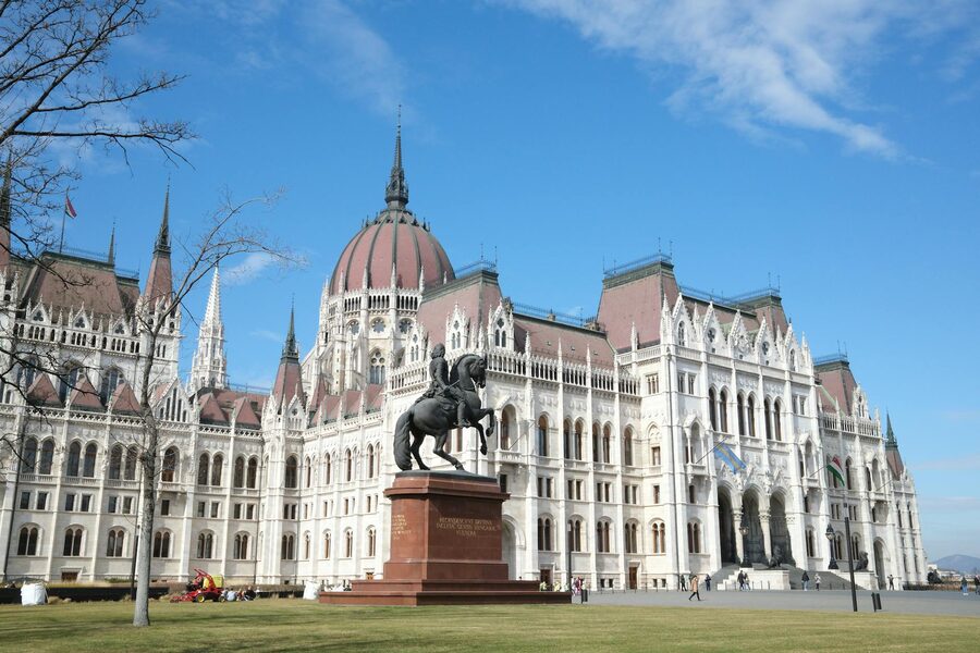 Hungarian Parliament central dome architecture