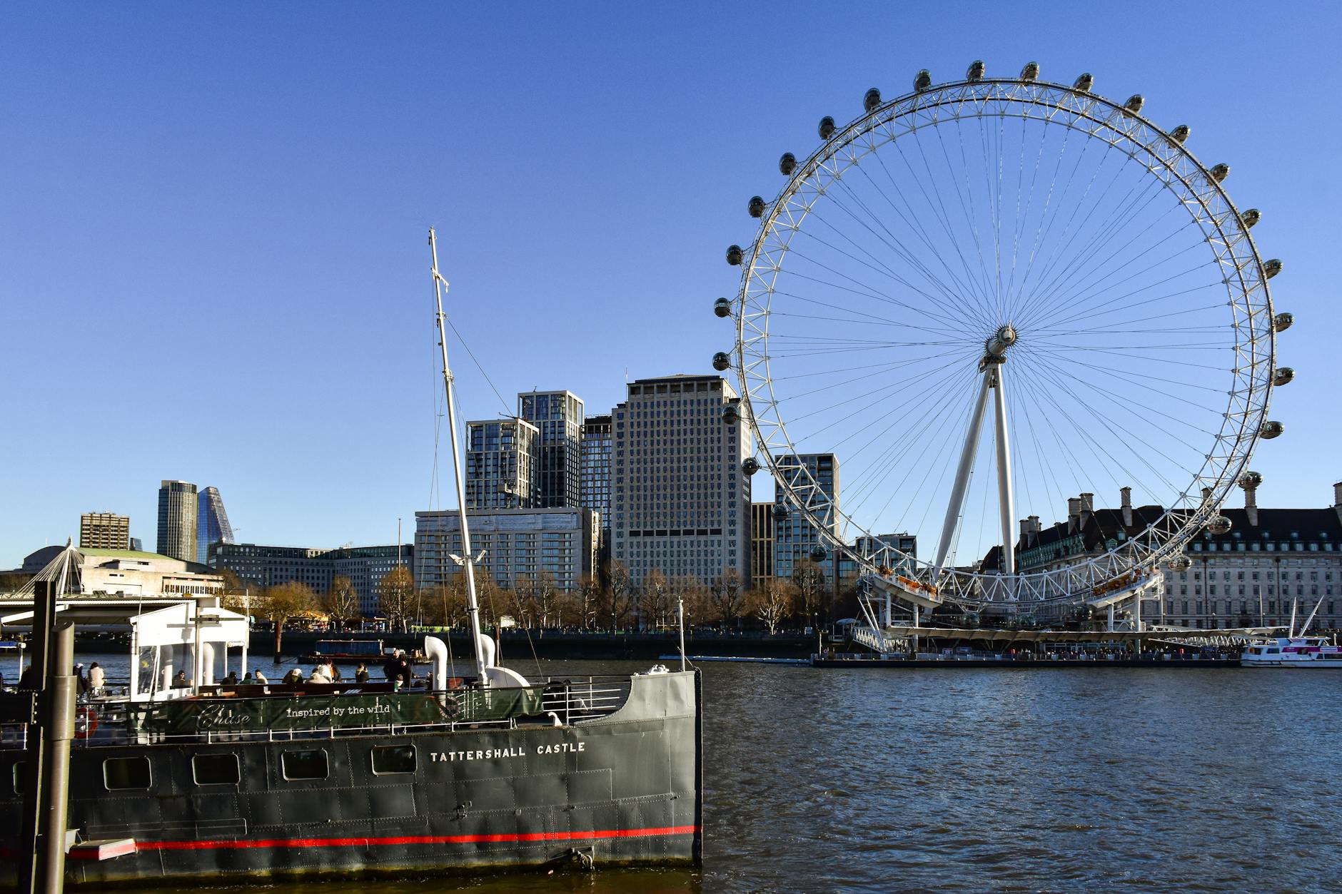 The London Eye overlooking the River Thames on a clear day