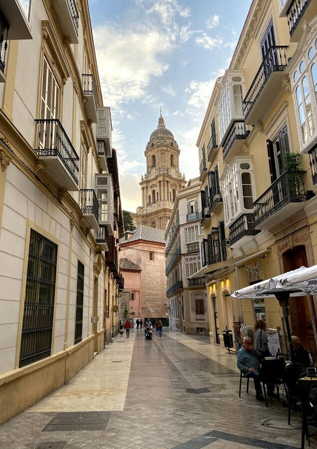 Narrow alleyway in M&aacute;laga old town with the cathedral visible in the background