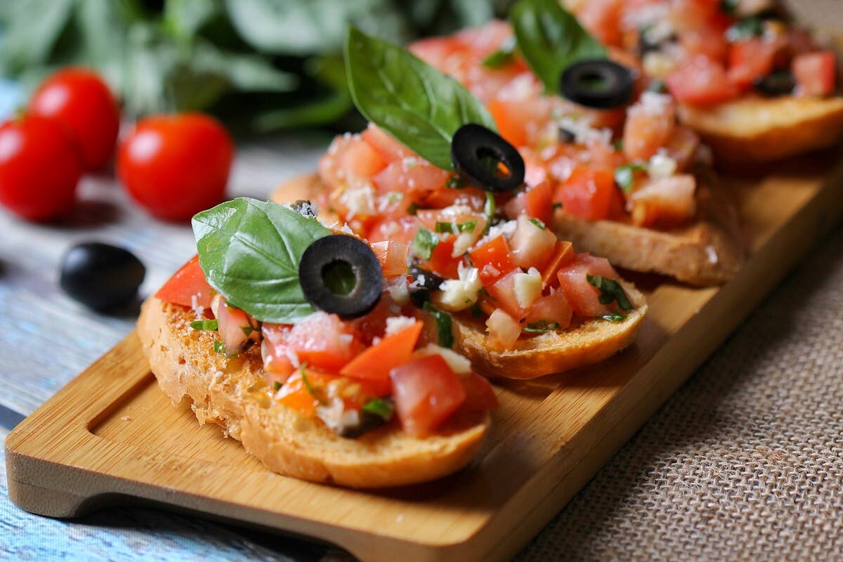 Pan con tomate bruschetta style tomato bread topped with fresh tomatoes and olive oil