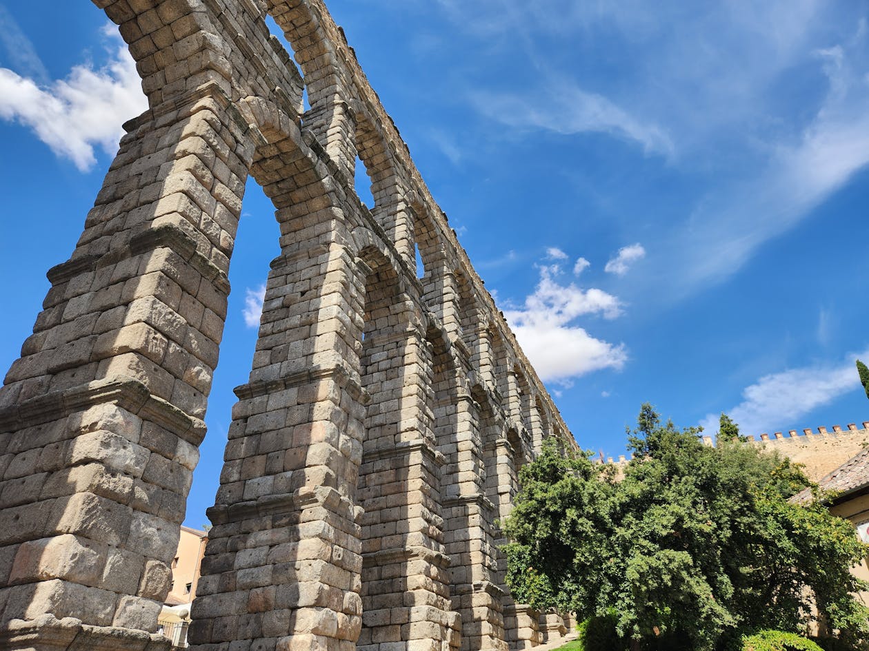 Majestic Roman aqueduct in Segovia under a clear blue sky