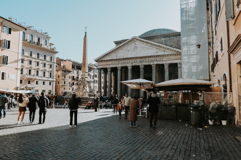 A busy Piazza della Rotonda with outdoor restaurants and the Pantheon in the background
