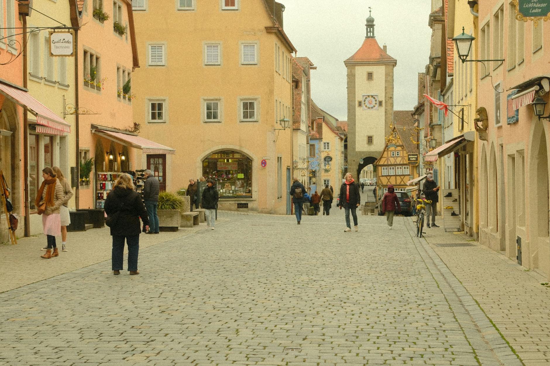 Picturesque street scene in Rothenburg ob der Tauber, showcasing medieval architecture and cobblestone streets.