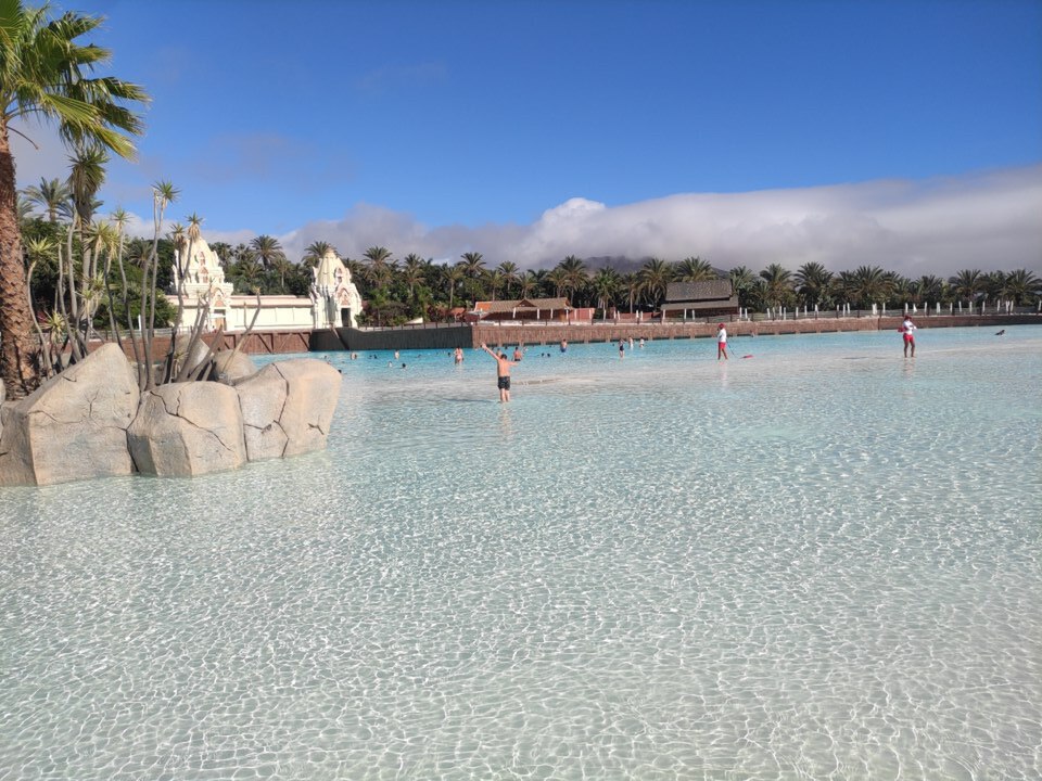 Detailed Thai decorations and water attractions at Siam Park