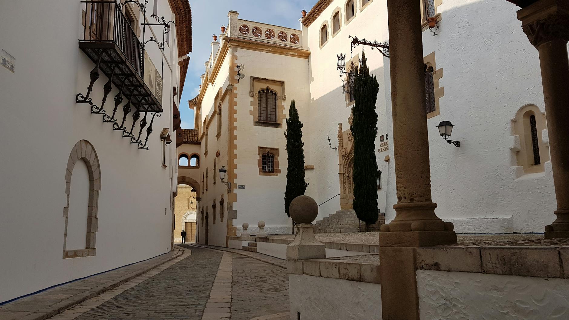 Narrow medieval streets in Tarragona's old town with stone buildings and archways