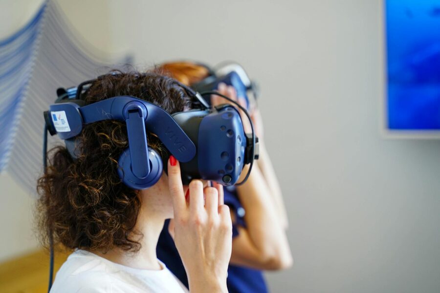 VR virtual reality headset experience